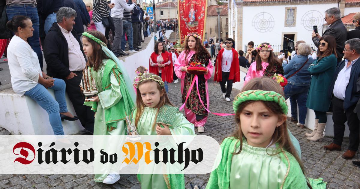 Procissão dos Rosários leva às ruas fé e orgulho da população de Padim ...