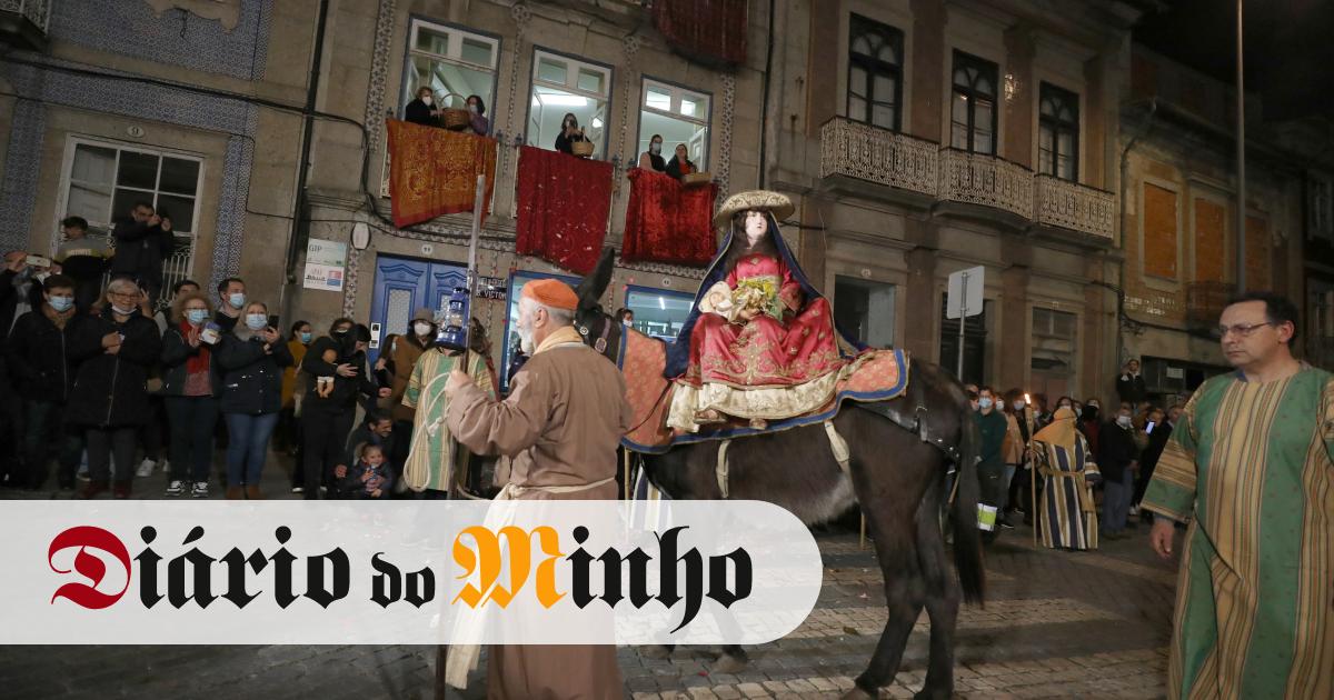 Procissão da Burrinha sai à rua mais «aprimorada» e com duas músicas ...